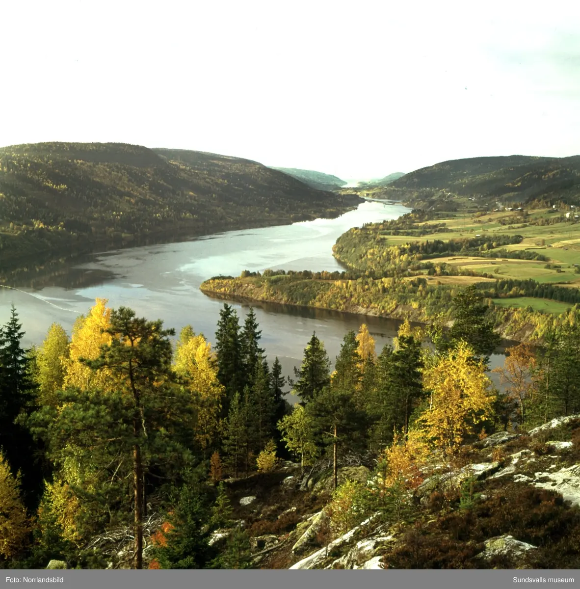 Vyer över landskapet invid Indalsälven med bland annat ...