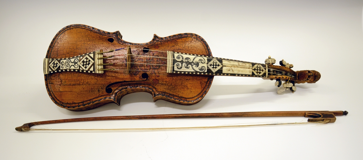 Hardingfele - Telemark museum / DigitaltMuseum