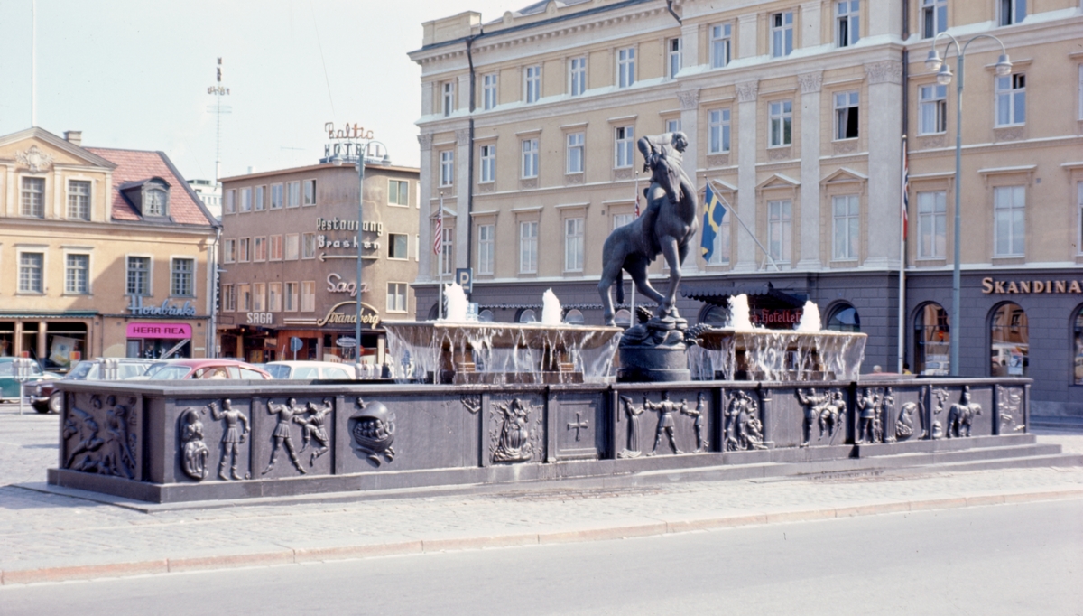 Statyn Folke Filbyter på Stora Torget. - Bild Linköping / DigitaltMuseum
