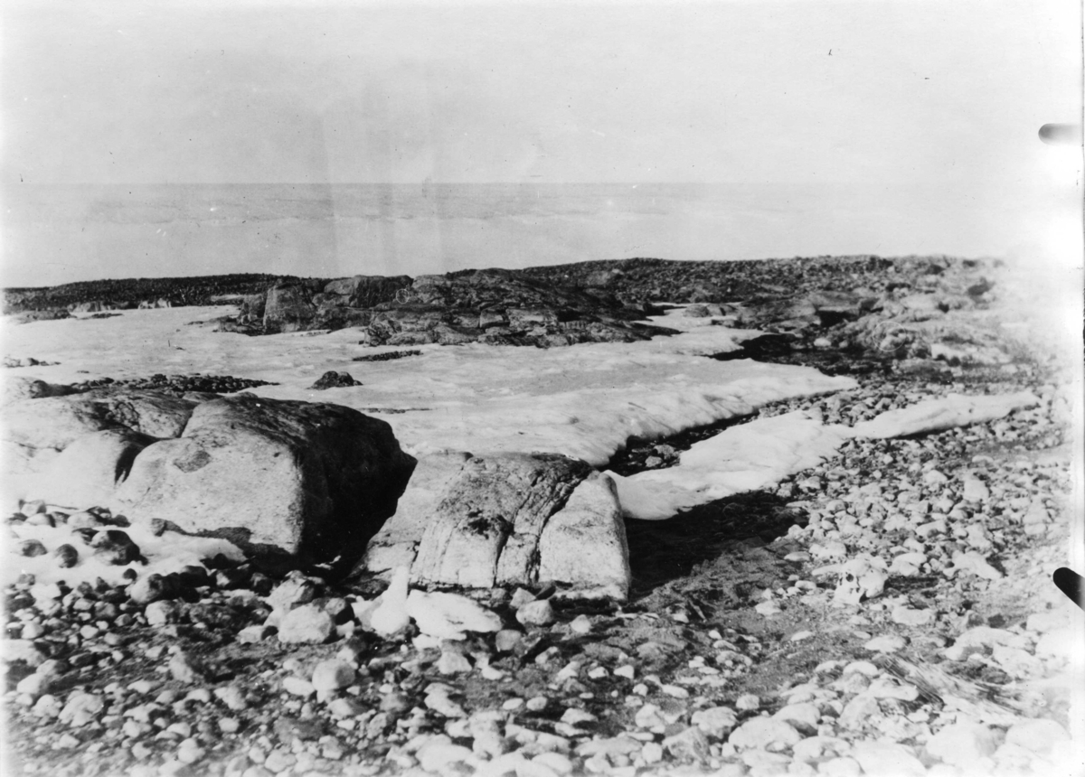 Nils Strindbergs grav på Vitön. - Grenna Museum– Andréexpeditionen ...