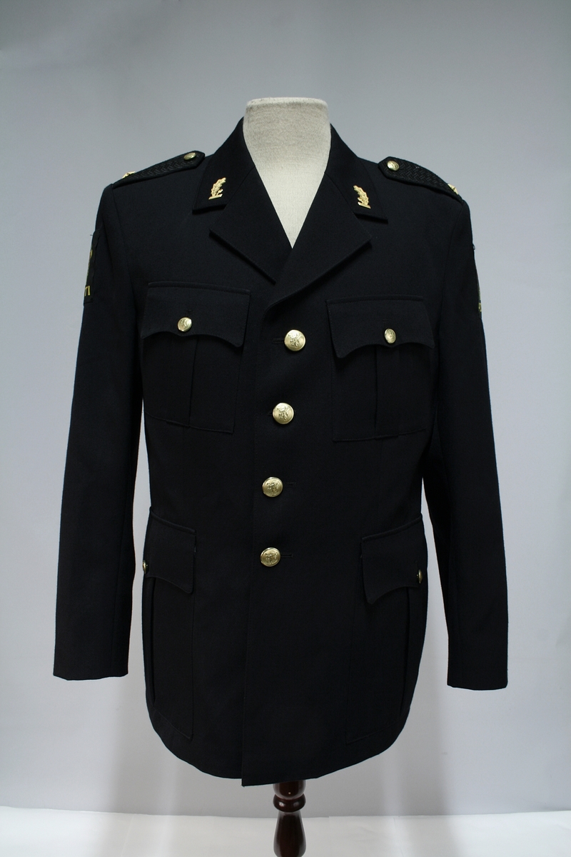 Politiuniform M/1995 - Justismuseet / DigitaltMuseum
