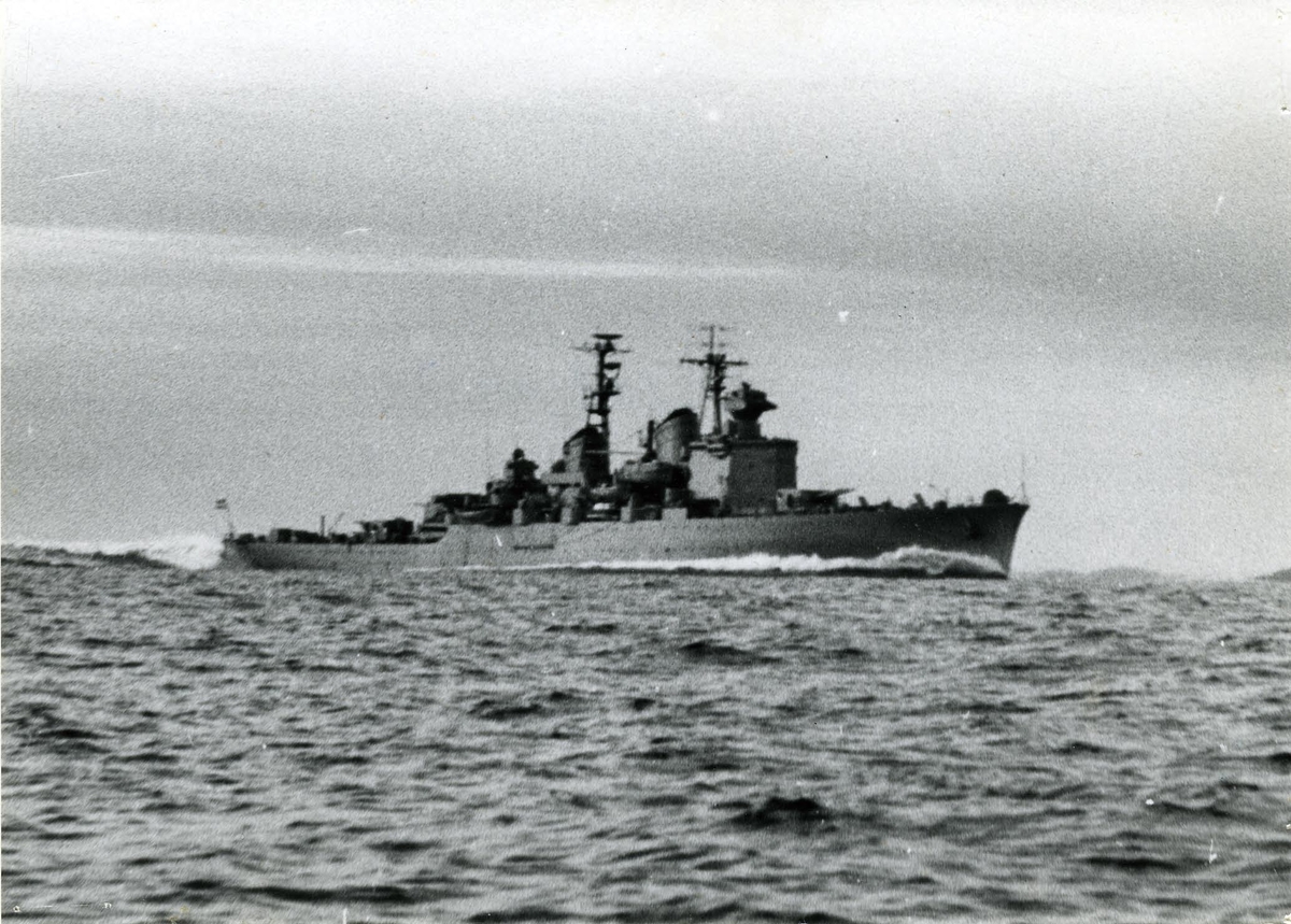 Kryssaren Tre Kronor. Maj 1954. - Sjöhistoriska museet / DigitaltMuseum